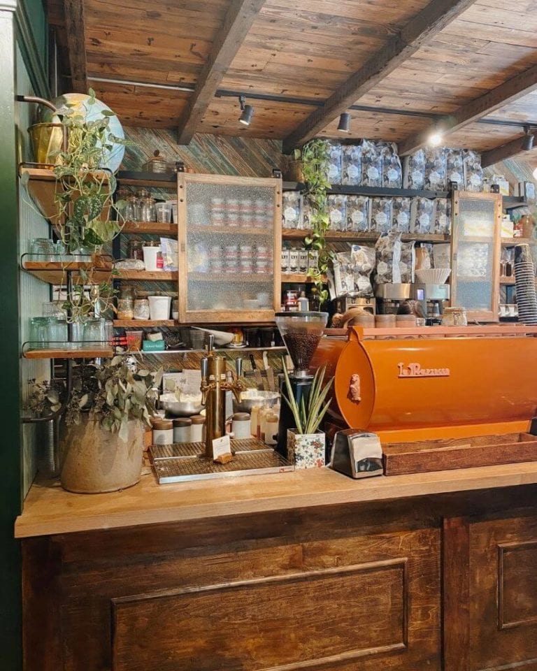 7 Best & Cutest Coffee Shops in Charleston, SC + What to Eat