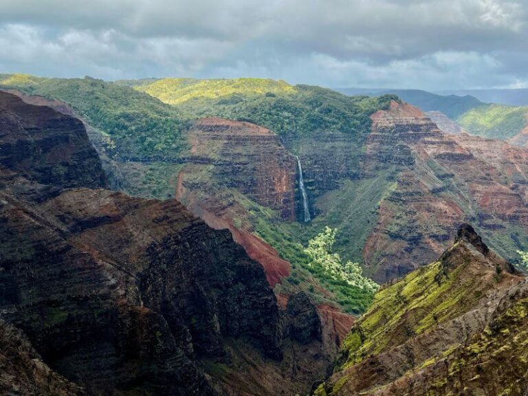 29 Epic Kauai Adventures Guaranteed To Make Your Jaw Drop