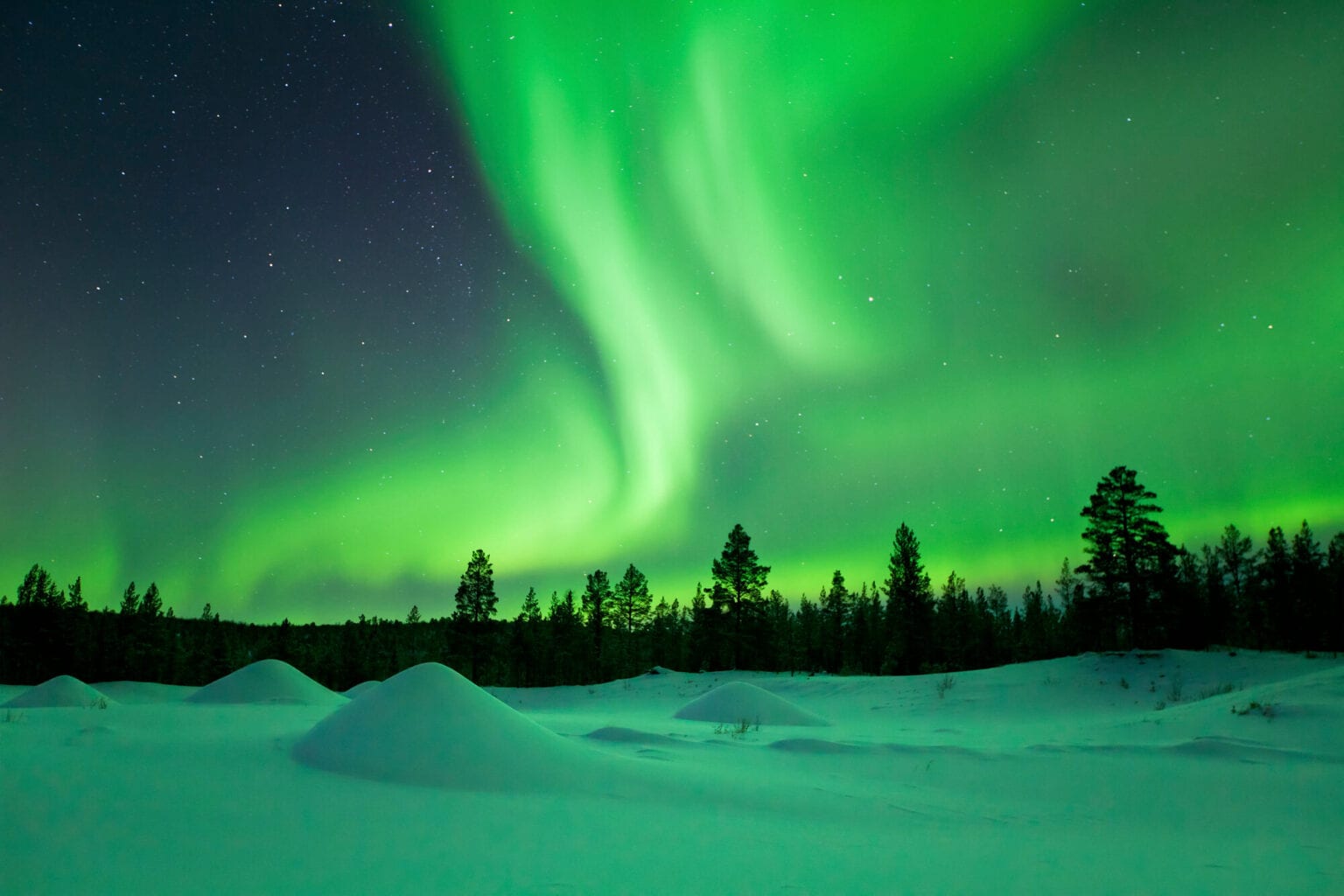 ULTIMATE Where & When To See The Northern Lights Guide - Dani The Explorer